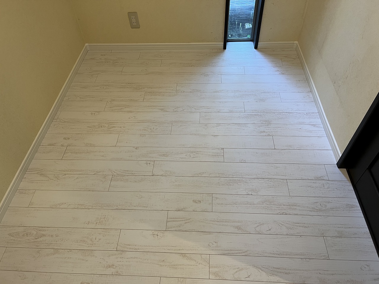 カーペット→フロアタイル貼り工事 | 施工事例 | 町田・相模原の住宅リフォームなら株式会社アサミハウジング